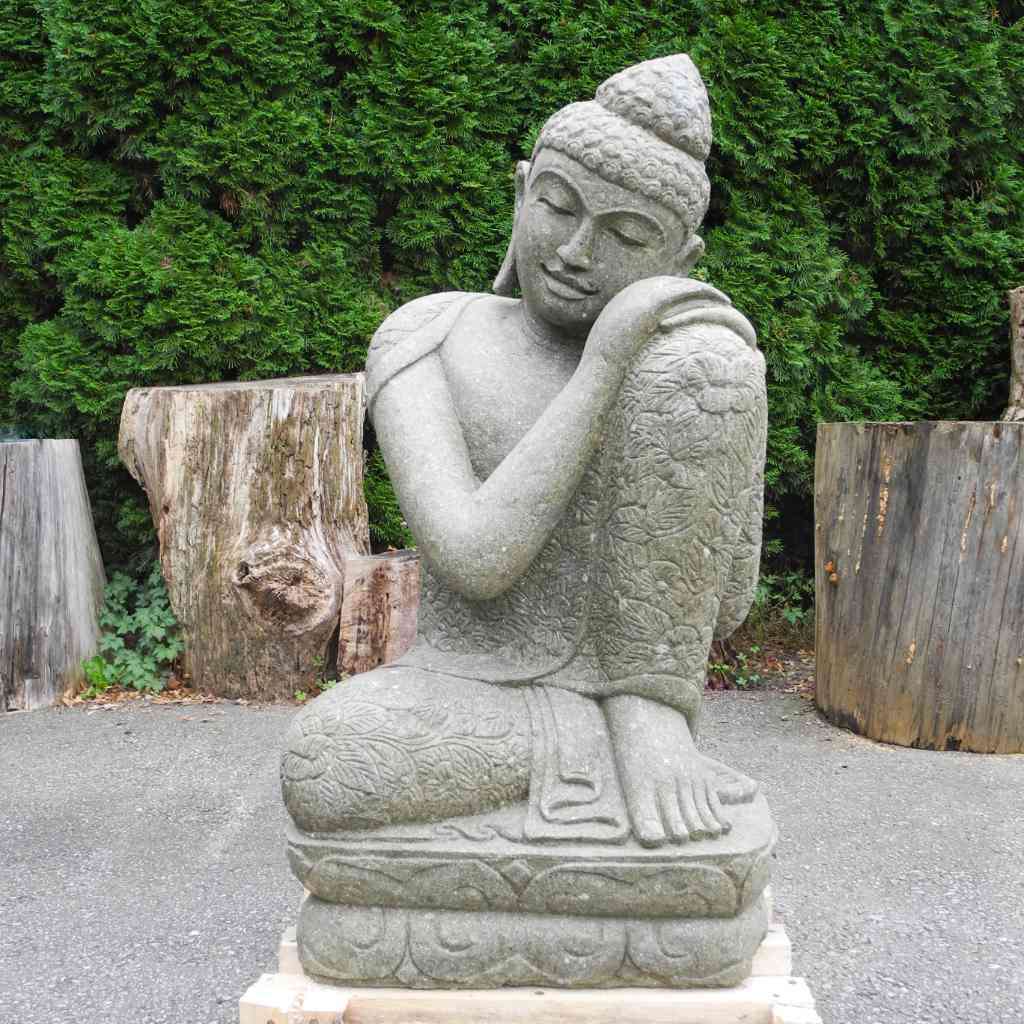 Wunderschöne Buddhafiguren aus Stein für den Garten | TERRA ET ARS ...